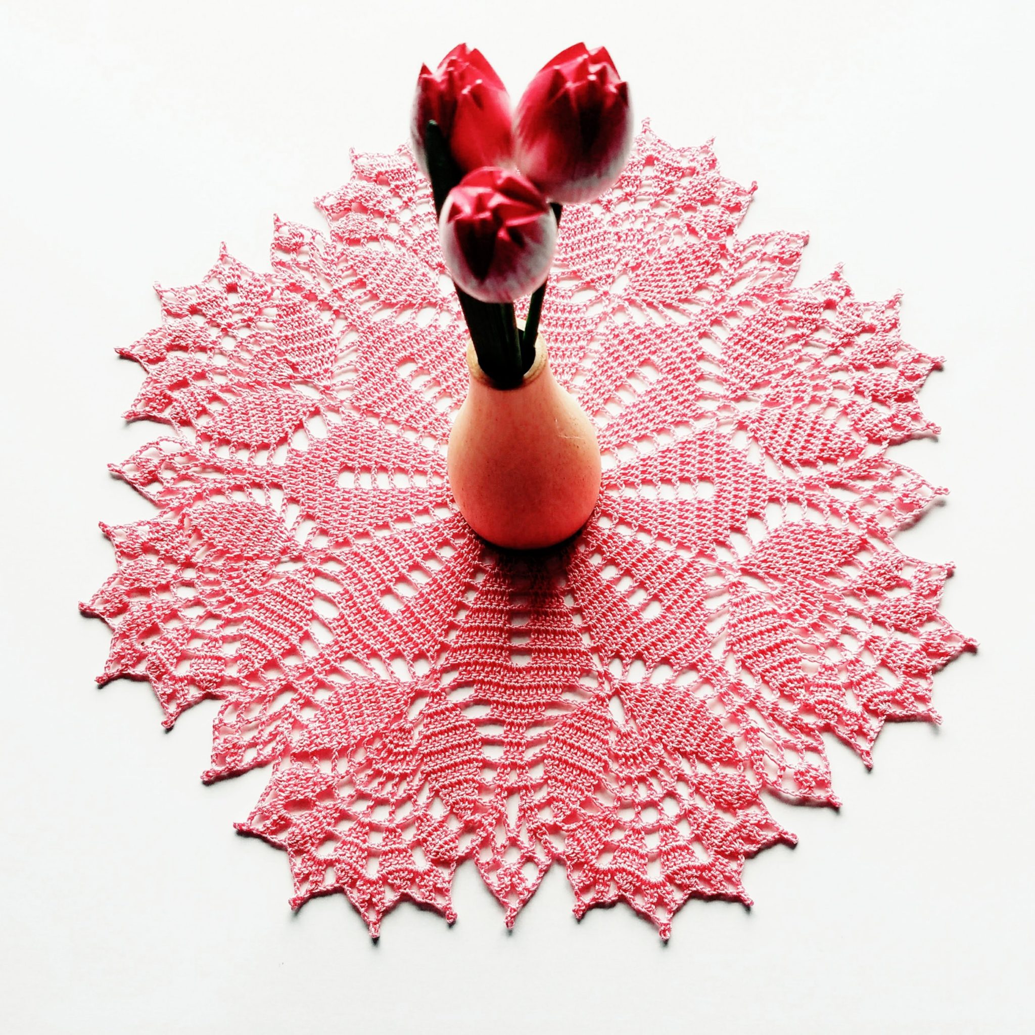 Tulip doily - HandmadebyRaine