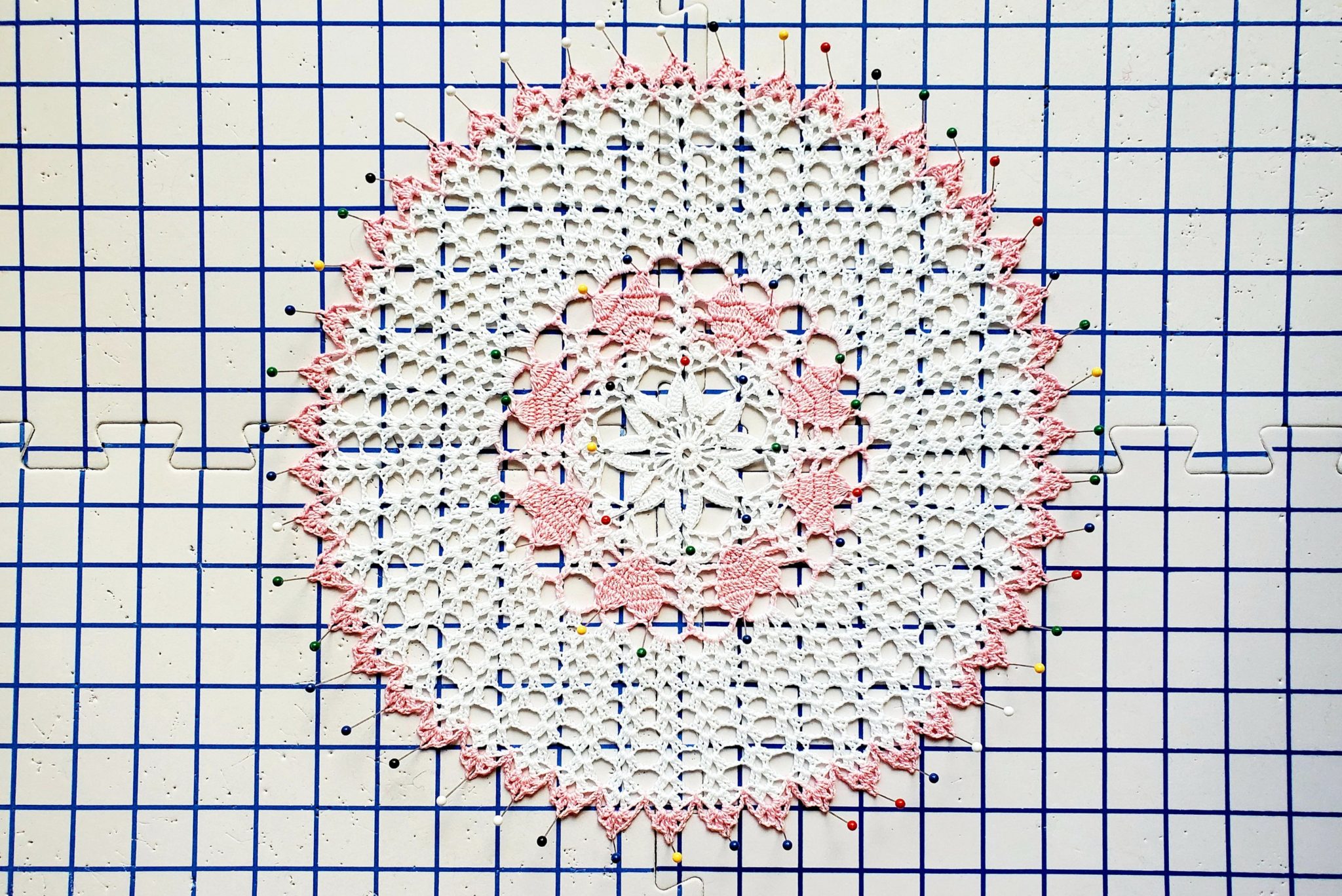 How to crochet heart doily - HandmadebyRaine