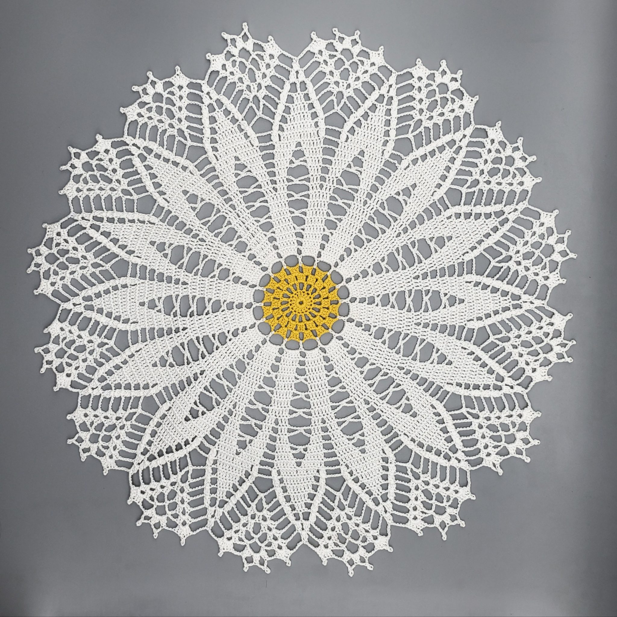 Daisy doily - HandmadebyRaine