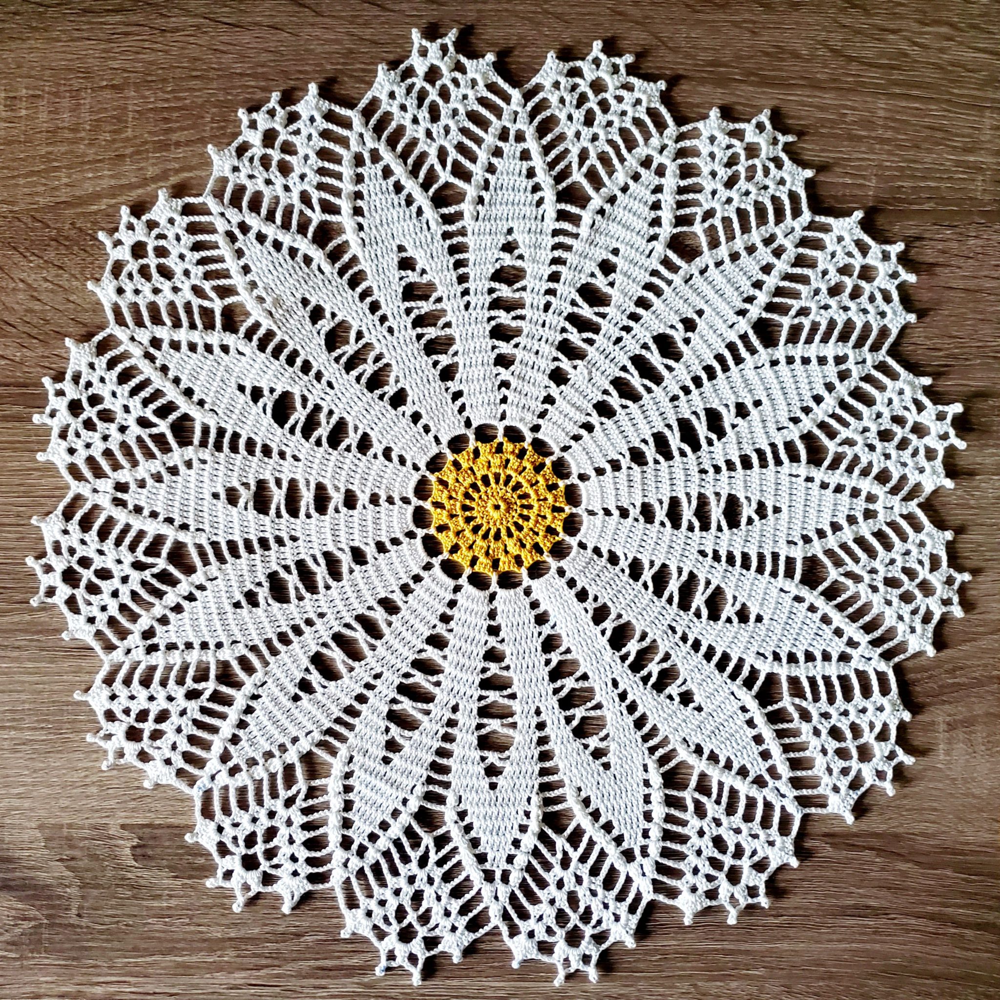 Daisy doily - HandmadebyRaine