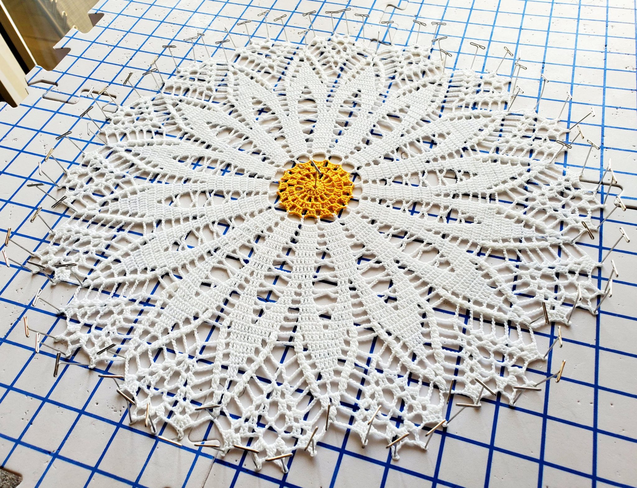 Daisy doily - HandmadebyRaine