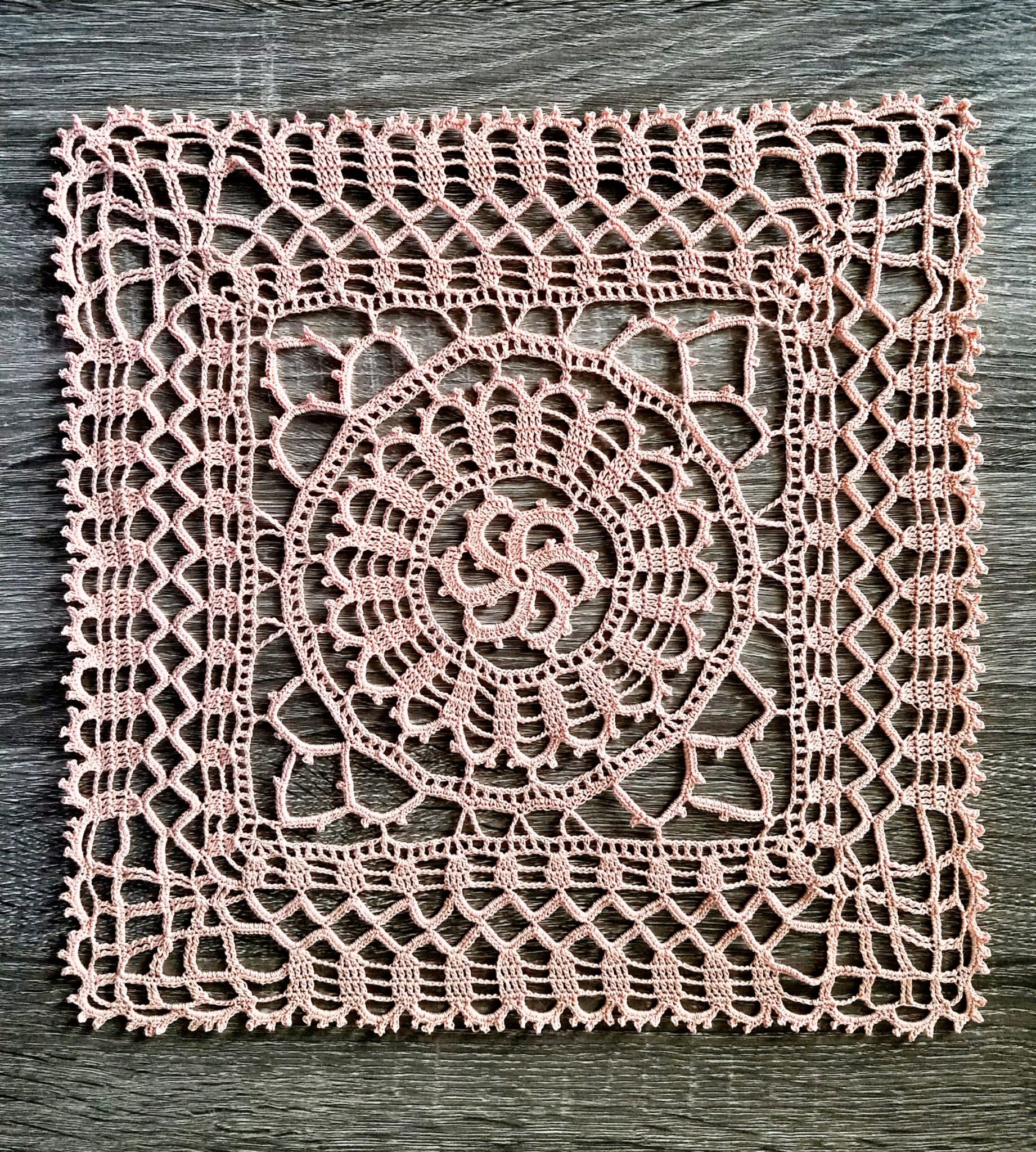 Celtic square doily - HandmadebyRaine