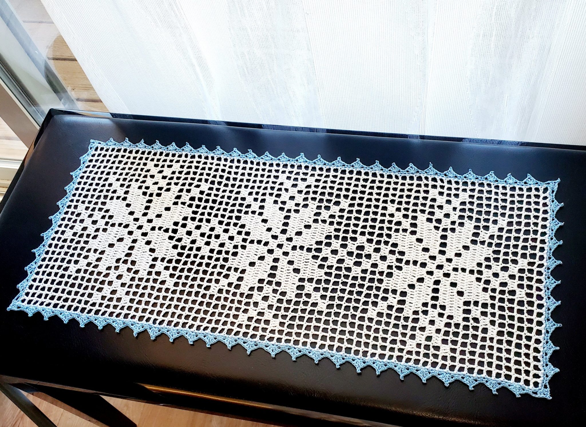 How to crochet Snowflake Table Runner - HandmadebyRaine