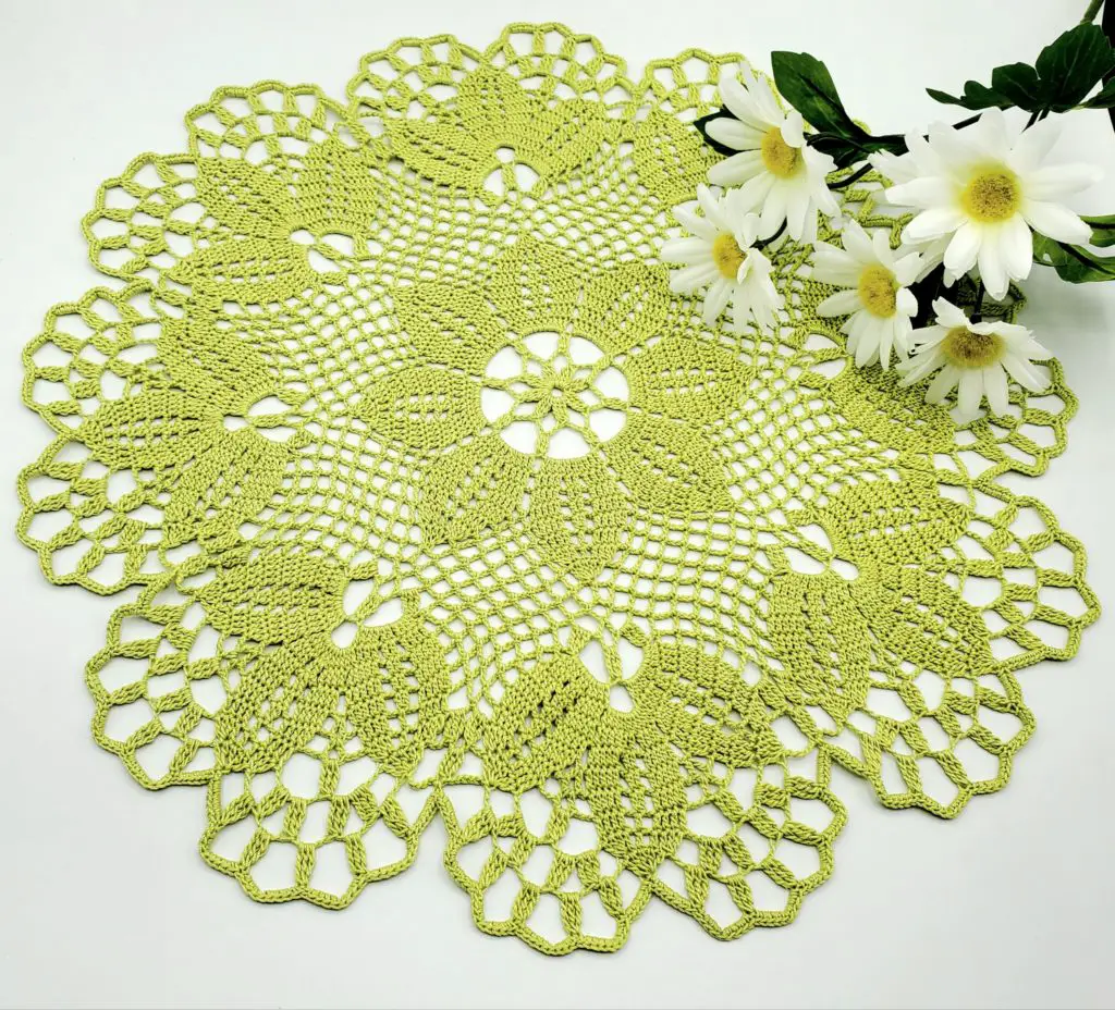 Spring leaf doily - HandmadebyRaine
