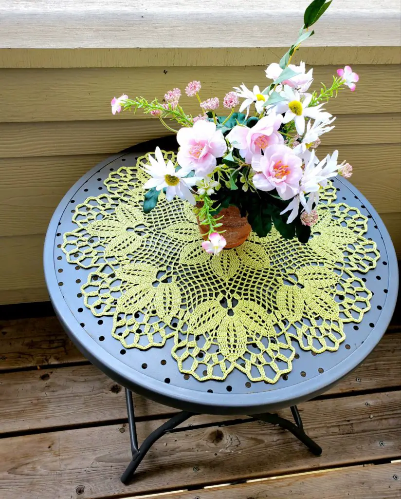 Spring leaf doily - HandmadebyRaine