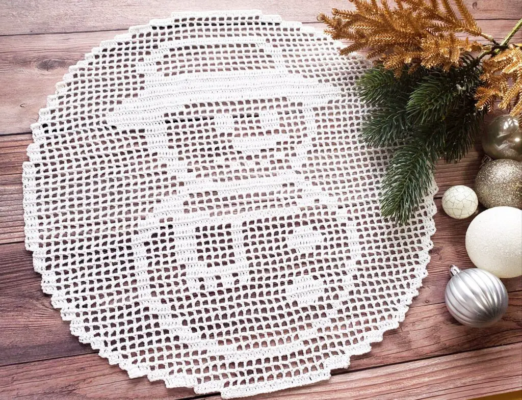 Snowman Doily - HandmadebyRaine