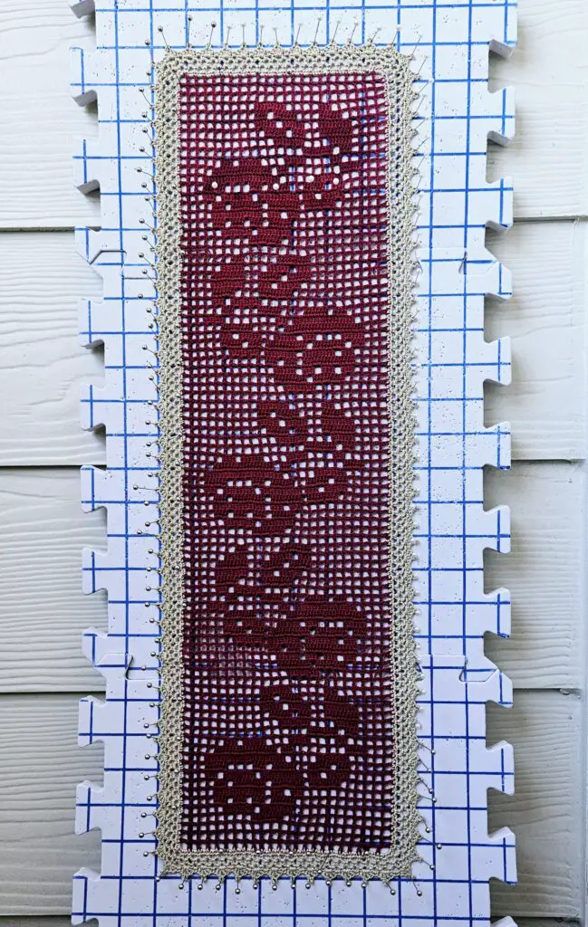 Rose Table Runner - HandmadebyRaine