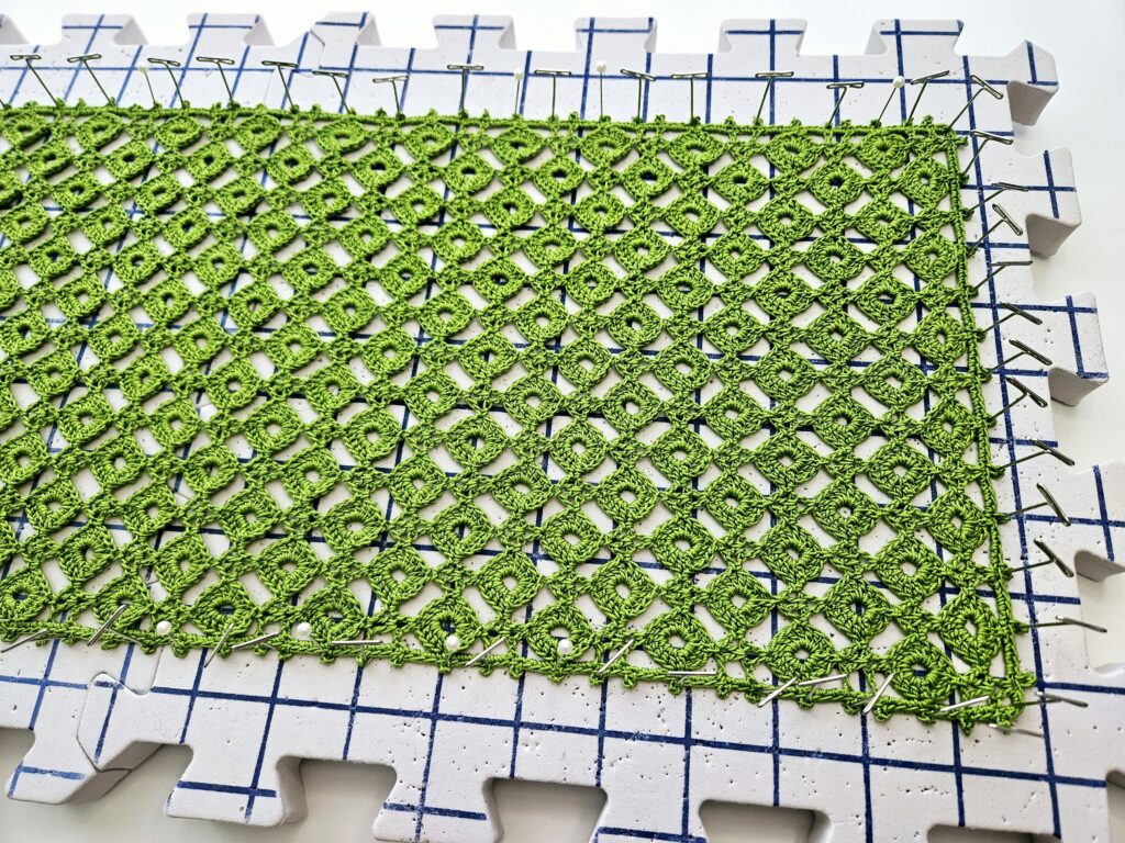 Roundabout Table Runner - HandmadebyRaine