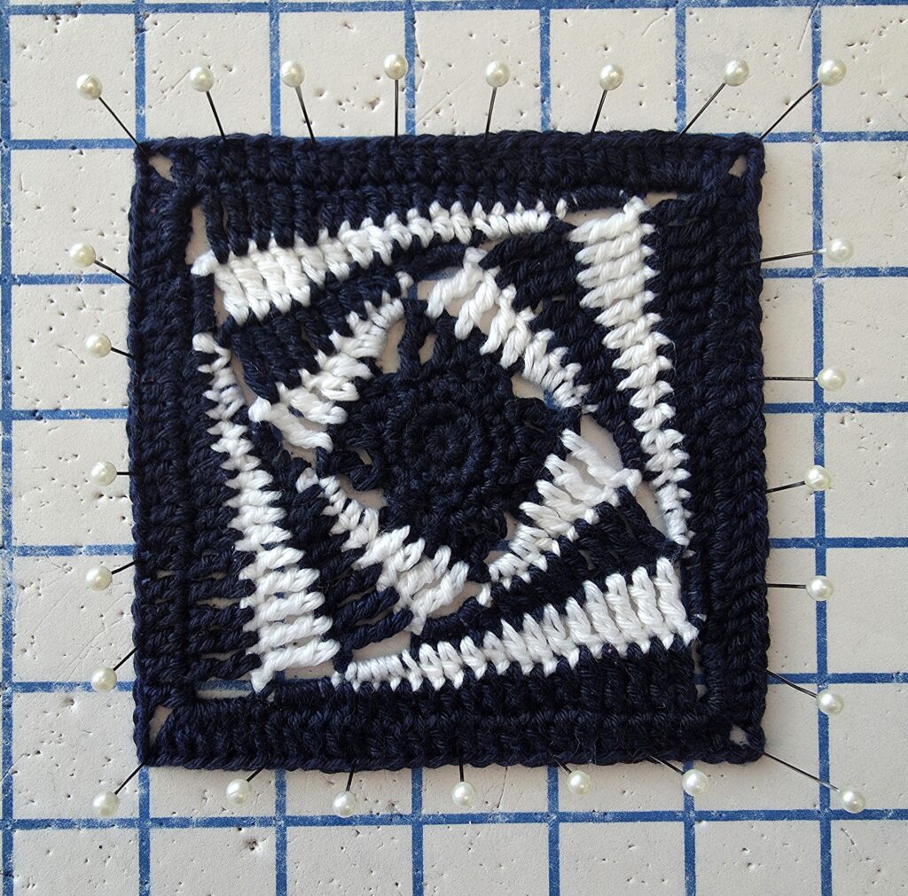 Pinwheel Square - HandmadebyRaine
